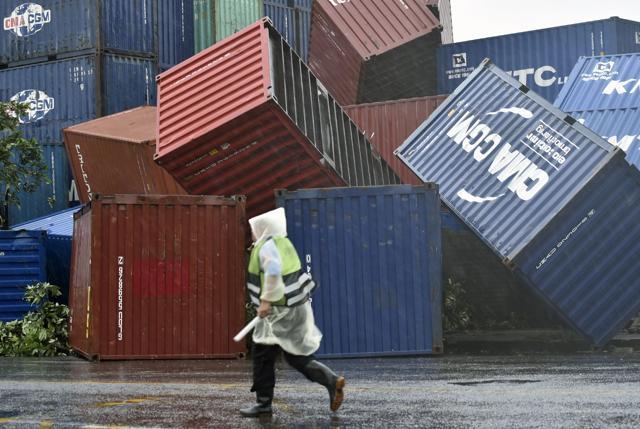 Containers topple, lighthouse vanishes as typhoon Meranti hits Taiwan ...