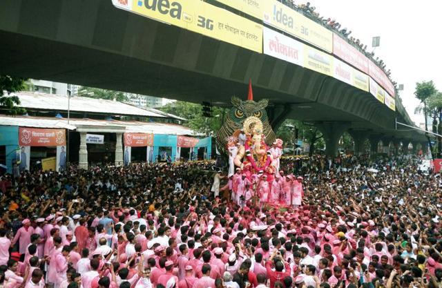 In a first, special 12-tonne-electric raft to immerse Lalbaugcha Raja ...