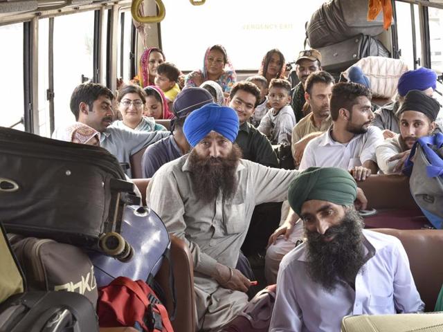 Faith over fear: 80-member Pak Sikh jatha reaches India | Hindustan Times