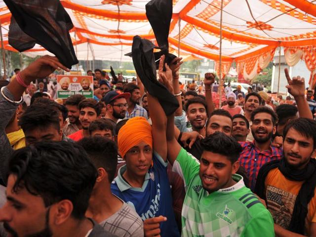 Congress infighting in Nakodar: Bus Yatra cancelled after ruckus ...