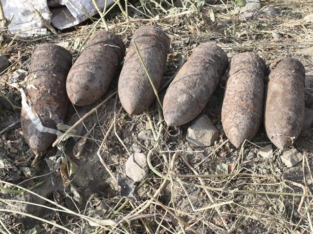 12 old, rusted bombs found near Attari-Amritsar rail line | Hindustan Times