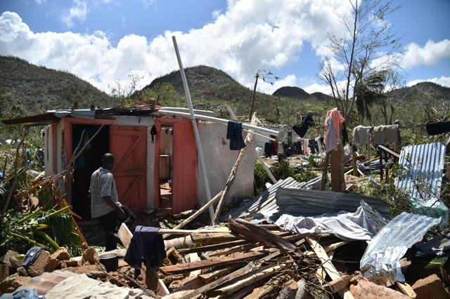 Hurricane Matthew batters Haiti killing almost 900 before hitting US ...