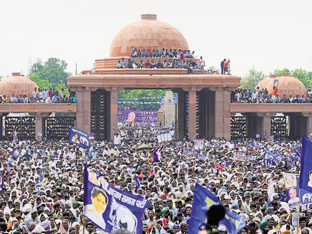 BSP chief Mayawati attacks PM Modi at mega Kanshi rally | India News