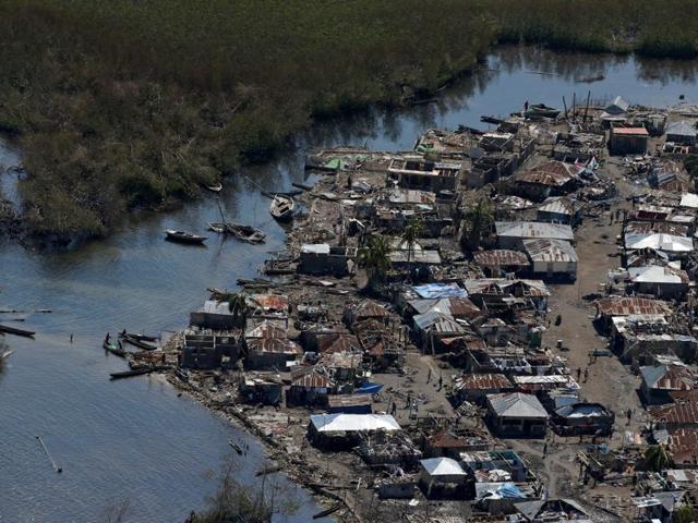 Haiti: Hurricane Matthew toll touches 1000, dead buried in mass graves ...
