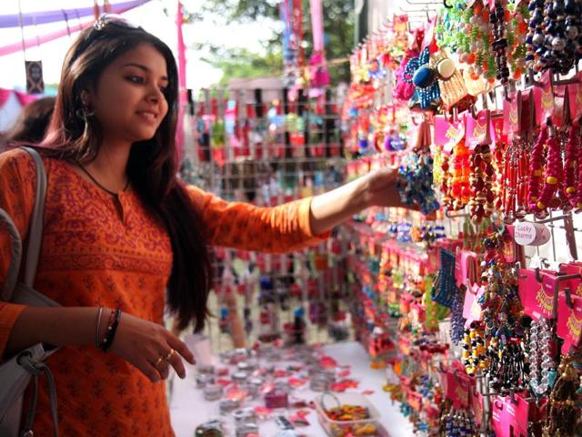 A dose of dhamaal at Diwali melas in Delhi | Hindustan Times