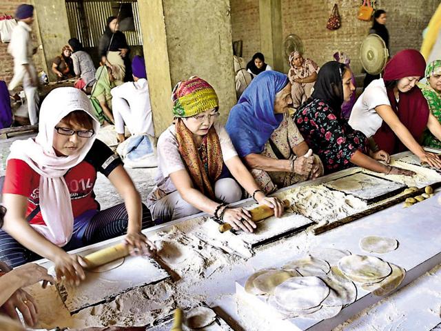 Video: Golden Temple to get bigger, better community kitchen ...