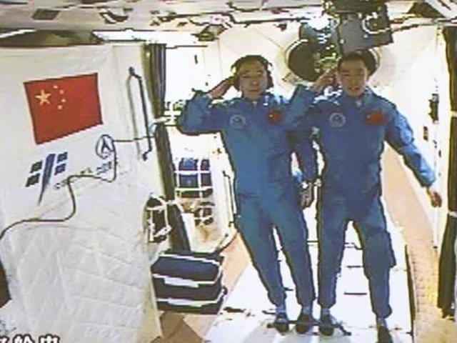 China’s space lab Tiangong-2 successfully launches micro satellite ...
