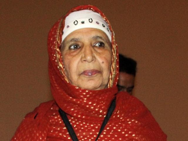 Kashmir loses its Nightingale, legendary Raj Begum dies at 89 ...