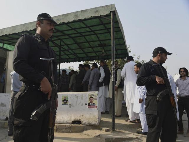 In crackdown on opposition, Pakistani police detain 1,500 Imran ...