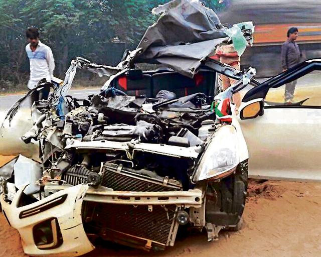Car collides with truck in order to save stray cow; 4 dead | Hindustan ...
