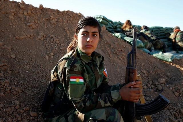 ‘We’re not afraid’: Kurdish women fighters battle IS with machineguns ...