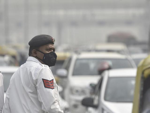 Delhi goes through another day of smog, pollution and bad air ...