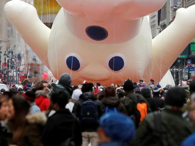 Scrat, Pikachu and Santa make Macy’s Annual Thanksgiving Day Parade ...