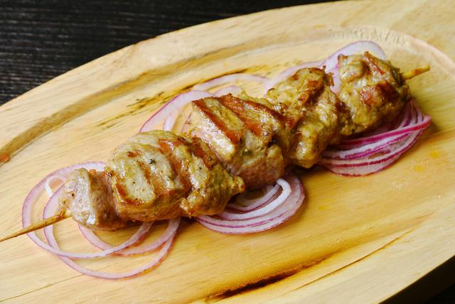 Mint mayo to cheesy garlic: Tips to pick the perfect dips for your ...