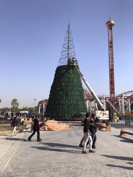For love and peace: Iraqi businessman erects tallest Christmas tree in ...