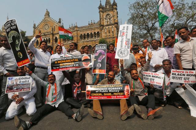 Cong’s anti-demonetisation protests end in lathi-charge, detention of ...