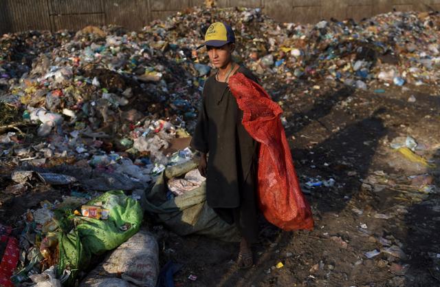 Karachi, a megacity of towering high-rises, now battles garbage problem ...
