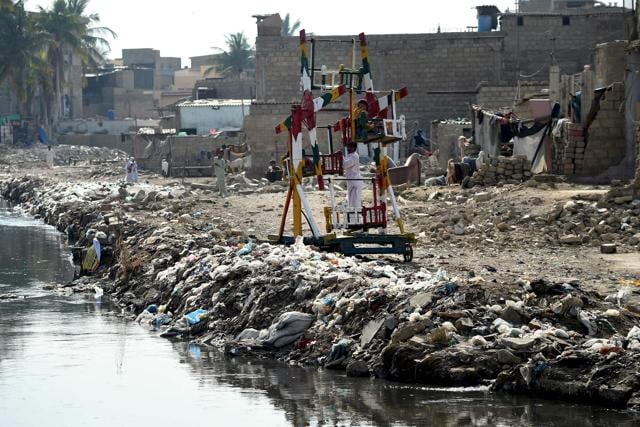 Karachi, a megacity of towering high-rises, now battles garbage problem ...