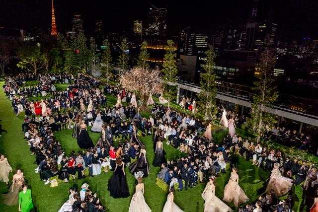 Check out the best of Dior’s rooftop haute-couture show in Tokyo ...