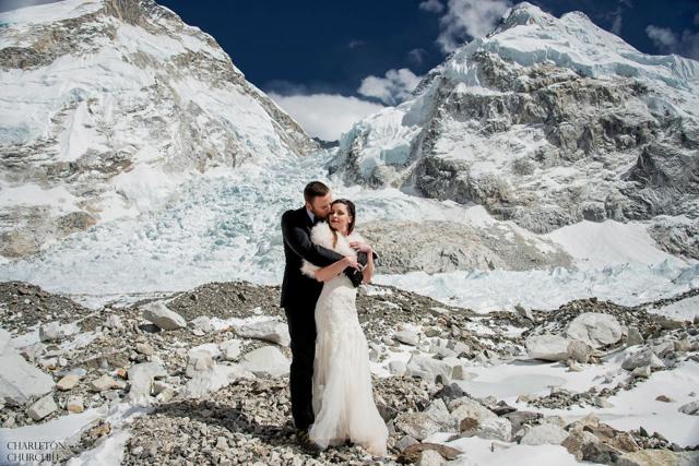 This couple got married on Mount Everest. Their pictures are breaking ...