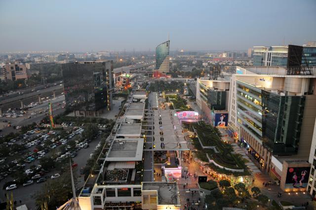 Restaurants at Cyber Hub, Gurgaon, line up offers to make this a wet ...