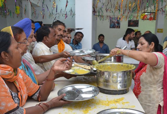 Captain’s community kitchens: Serving the hungry, homeless & working ...