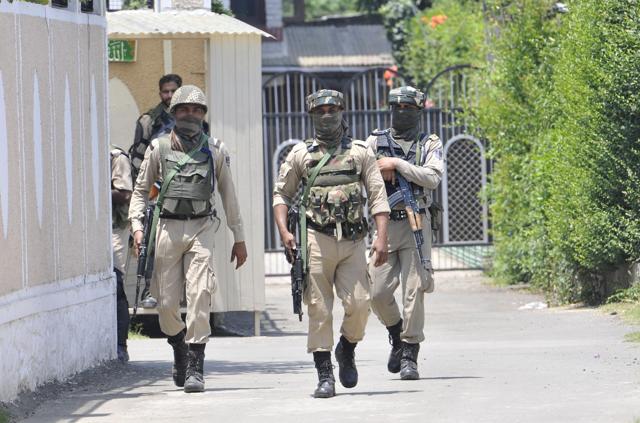 NIA finds Rs 2.5 crore, LeT letterheads in raids on separatists, hawala ...