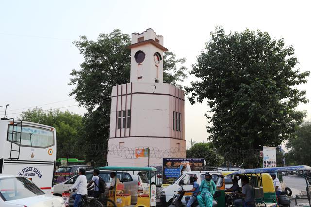 Delhiwale: Tea hour at the clock tower | Latest News Delhi