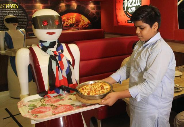 Robot waitress draws customers to Pakistani pizza joint | World News