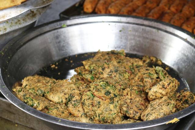 Pitter patter, what’s on your platter? Feast on chai-pakora at these ...
