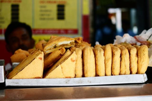 Pitter patter, what’s on your platter? Feast on chai-pakora at these ...