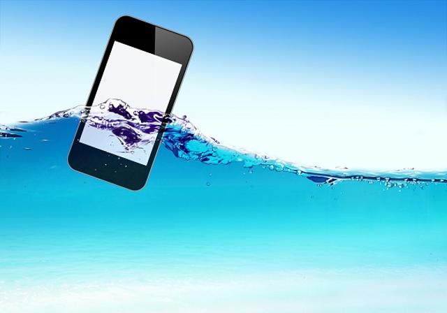 Did you just drop your phone in water? We tell you how to still save ...