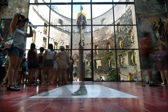 Salvador Dali’s remains exhumed for paternity test, his moustache is in ...