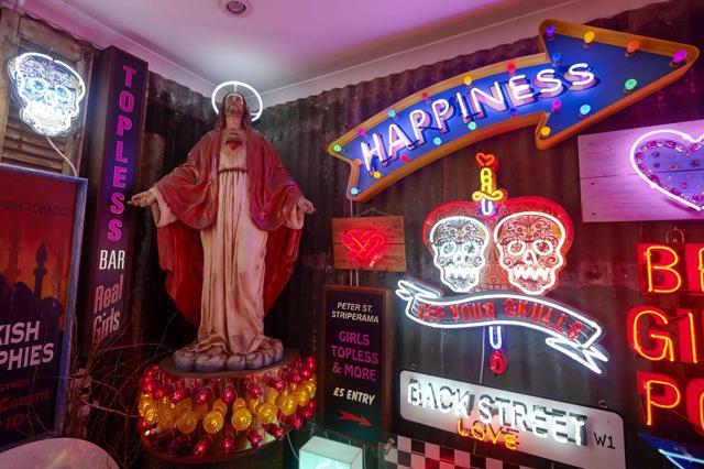 When in London next, do visit Europe’s biggest collection of neon signs ...