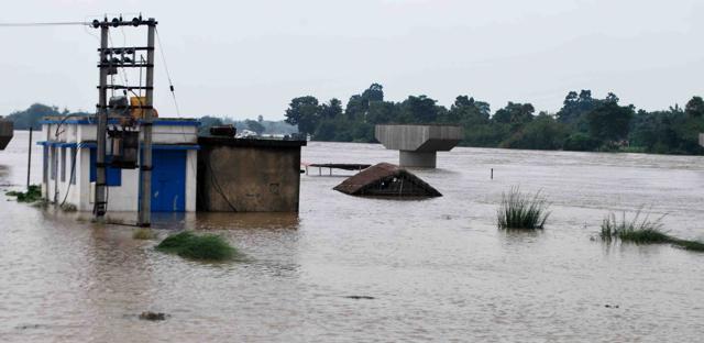 West Bengal flood: More villagers marooned; DVC releases water from ...