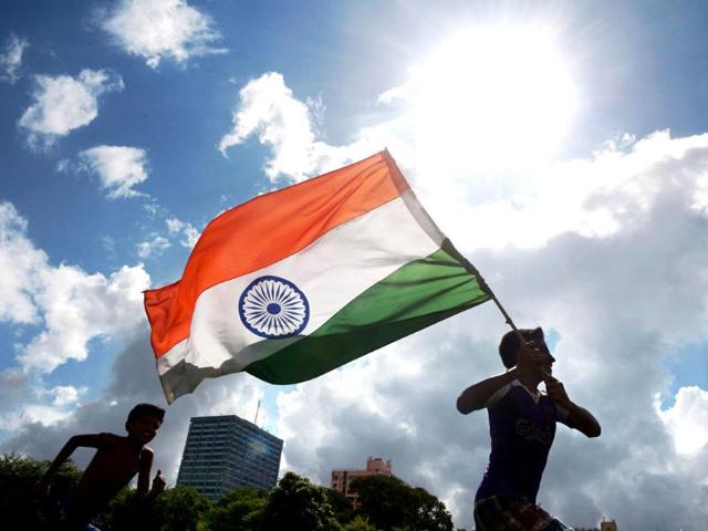 At the stroke of the midnight hour: The story of India's independence ...