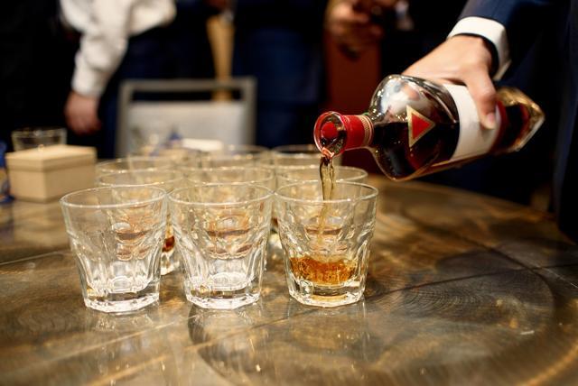 For the love of Scotch: New study cracks why whisky tastes better with ...