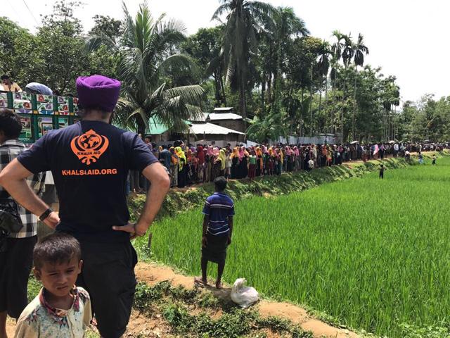 Rohingya crisis: Sikh volunteers provide langar to refugees on ...