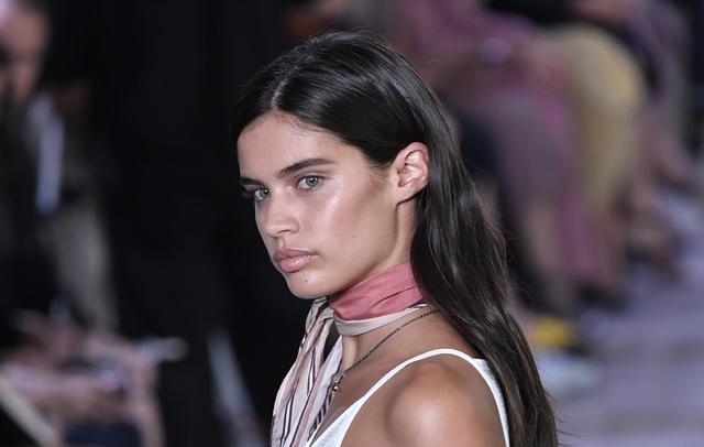 Shine on: Glossy skin is the biggest beauty trend on international ...