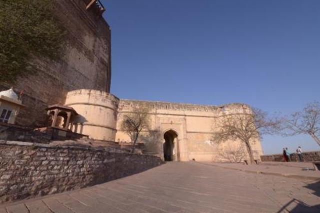 Amitabh Bachchan shoots in Meharangarh Fort for Thugs Of Hindostan, see ...