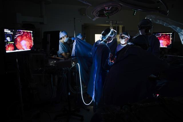 Experimental new approach: Doctors hunt for hidden cancers with glowing ...