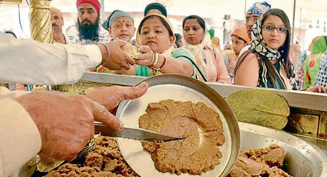 Preparing ‘Karah Parshad’: Making of a sweet and sacred offering ...