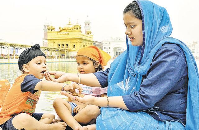 Preparing ‘Karah Parshad’: Making of a sweet and sacred offering ...