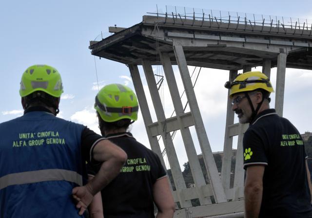 ‘An apocalyptic scene’: At least 30 killed in bridge collapse in Italy ...