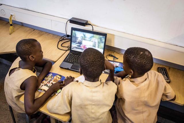 Travelling classroom bridges digital divide in Benin | Trending