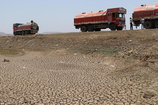 Citizens skip bathing, washing of clothes in drought-hit Beed ...
