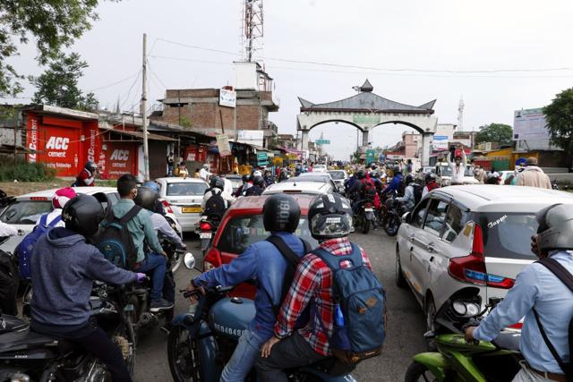 Himachal’s Mehatpur border chock-a-block as thousands queue up to enter ...
