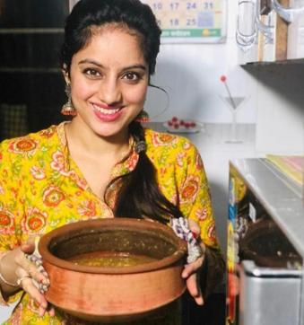 Food is the ultimate mood lifter: Deepika Singh, Pankhuri Awasthy ...