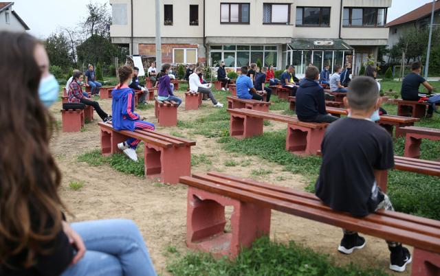 Teachers in Bosnian village build open-air classroom to teach children ...