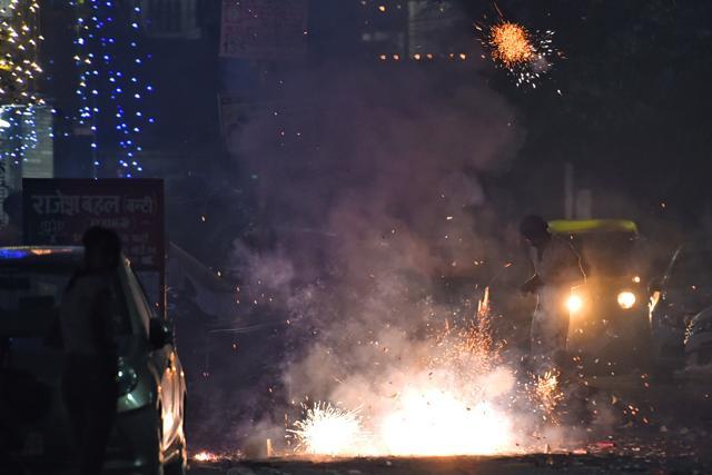 Ban on green crackers leaves traders gasping for air even as Delhi ...